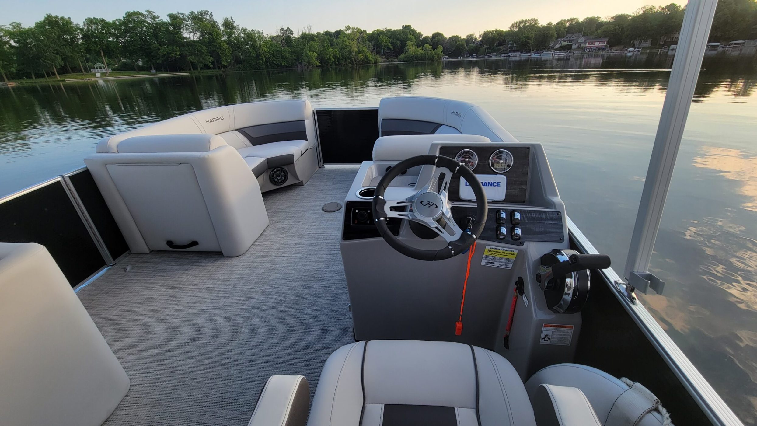 About Us | Golden Boat Rentals